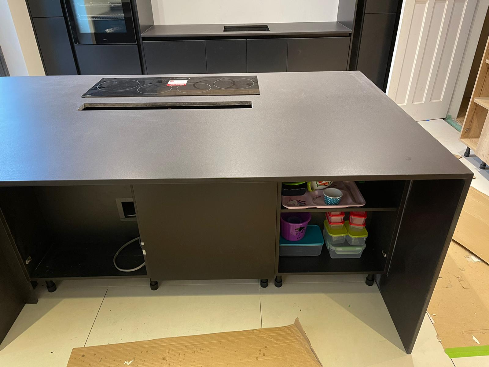 Dekton Domoos Plain Graphite Black Porcelain | Purple – purplegranite