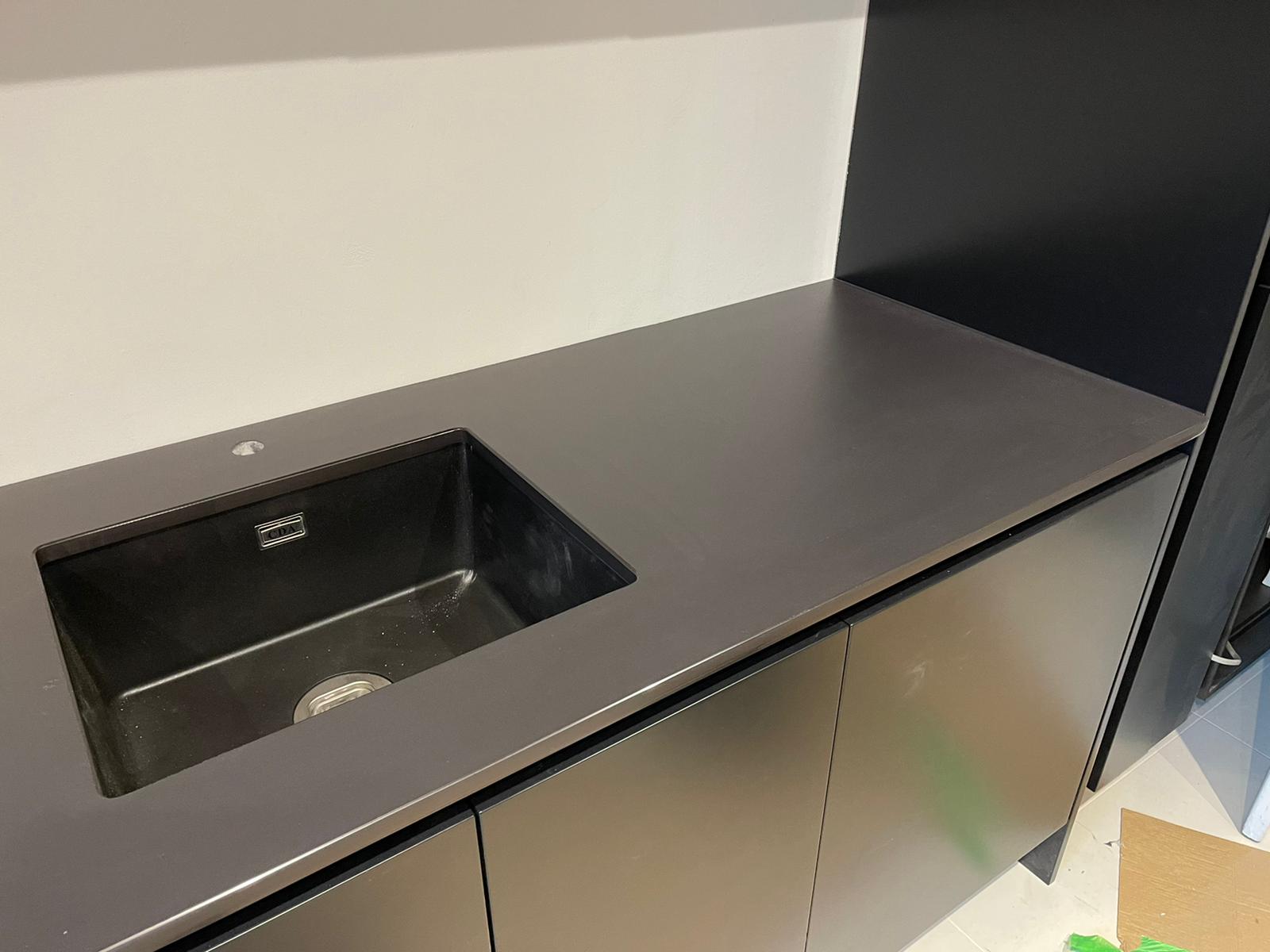 Dekton Domoos Plain Graphite Black Porcelain | Purple – purplegranite