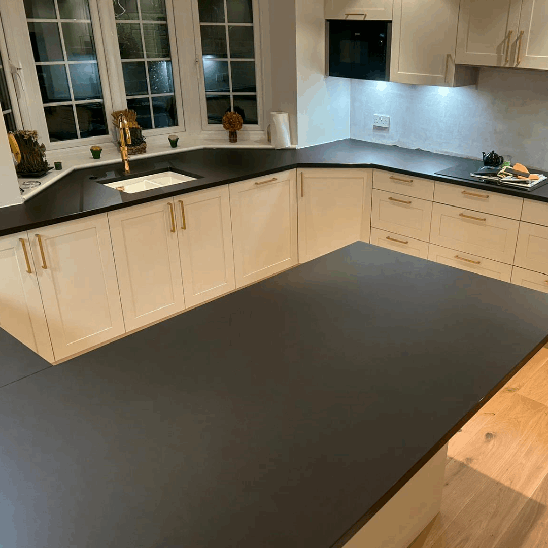 Dekton Domoos Plain Graphite Black Porcelain | Purple – purplegranite
