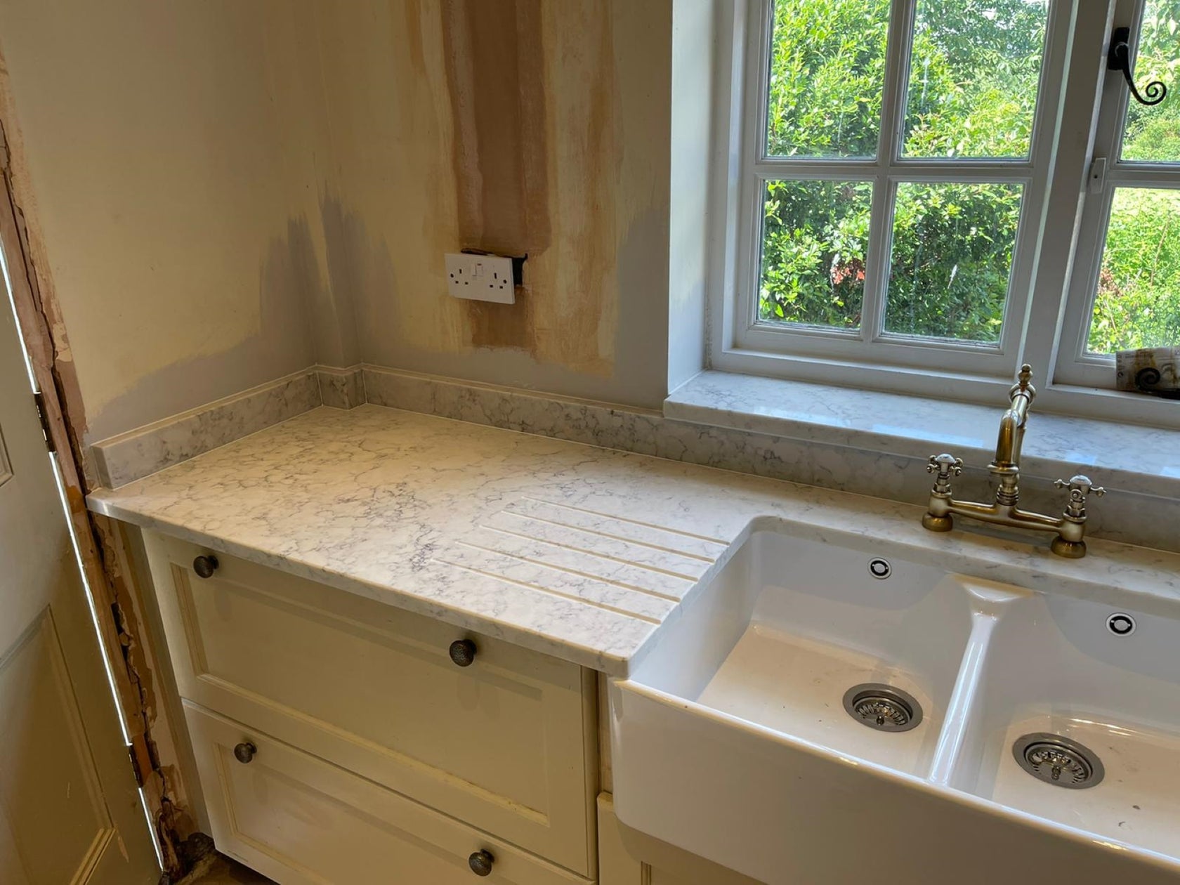 Fugen Valley White Quartz | Purple – purplegranite