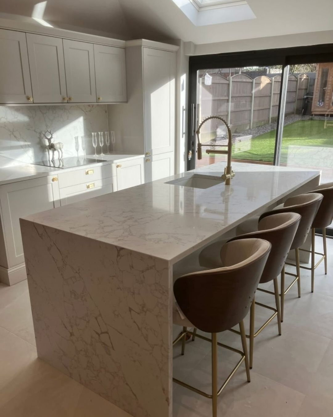 PQS Arabescato Cremo Lydia Marble Effect Quartz Worktop | Purple ...
